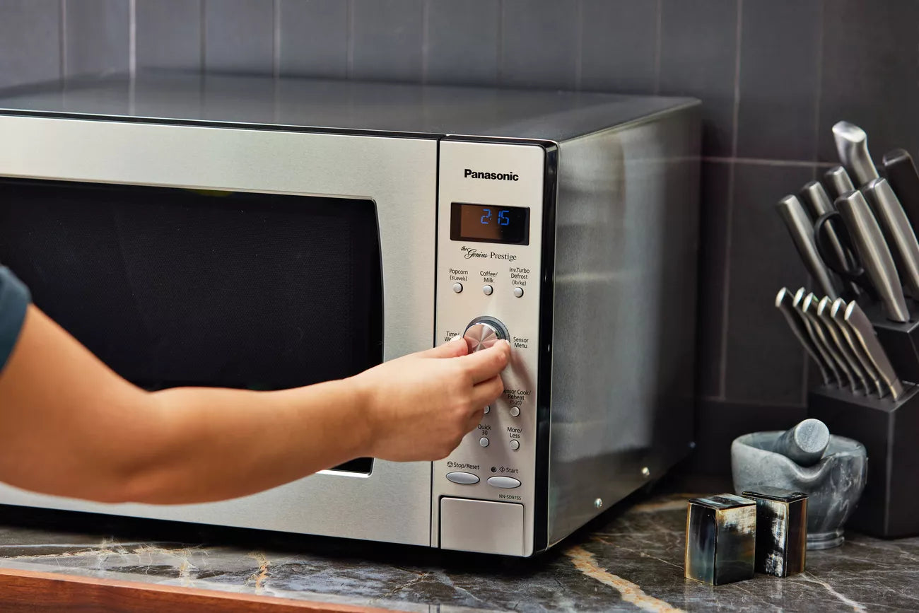 Countertop Microwave Under $200 %%currentyear%% – Cooking Detective